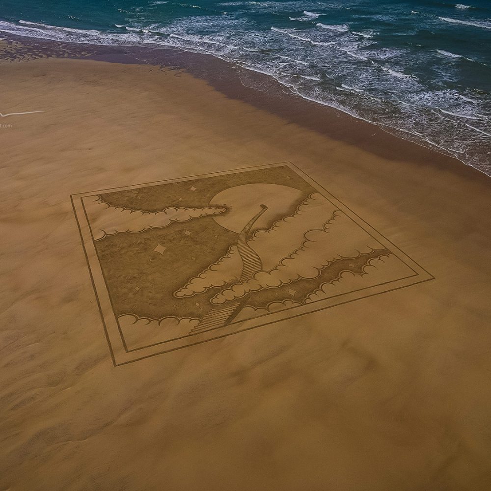Ephemeral art, land art, drawing on the sand by Jben